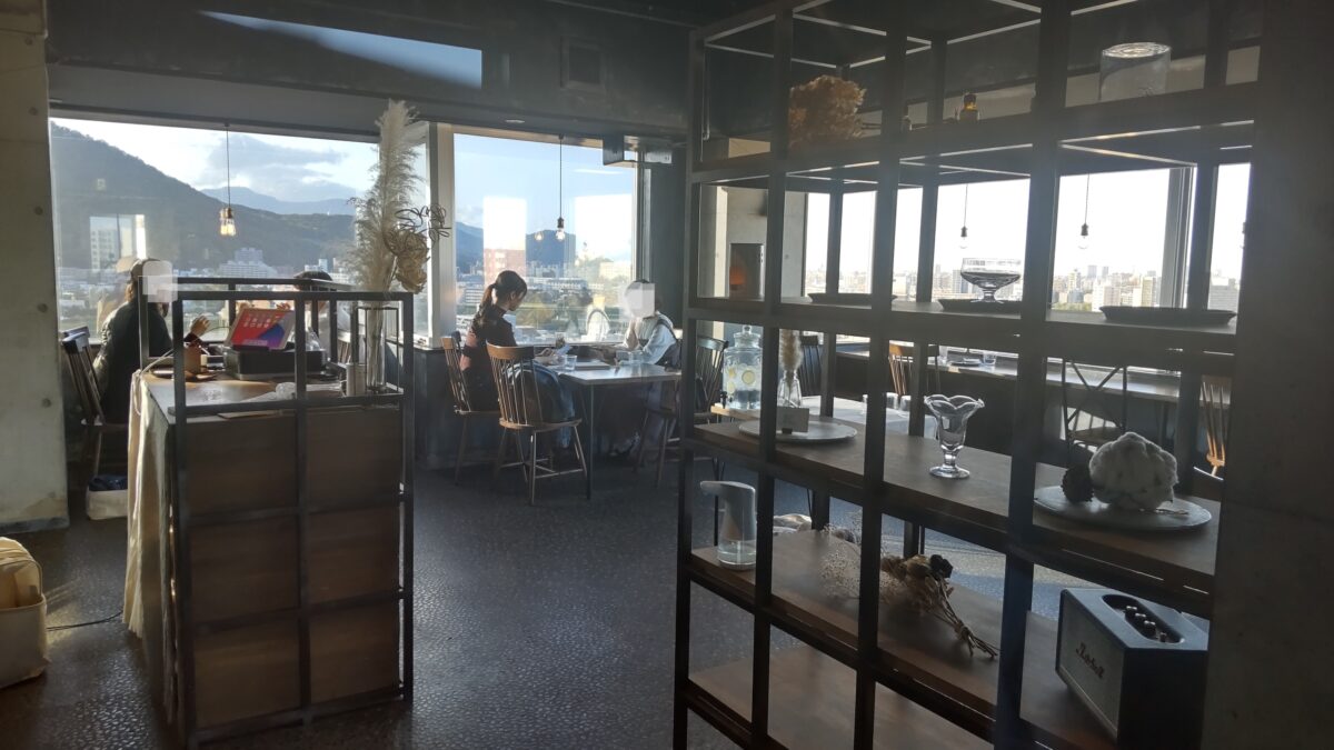 エールカフェ aile cafe ｜札幌市街と藻岩山を一望できるおしゃれな隠れ家カフェ | 北海道びより